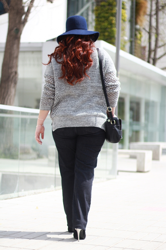 One hat & wide leg jeans – Golden Strokes